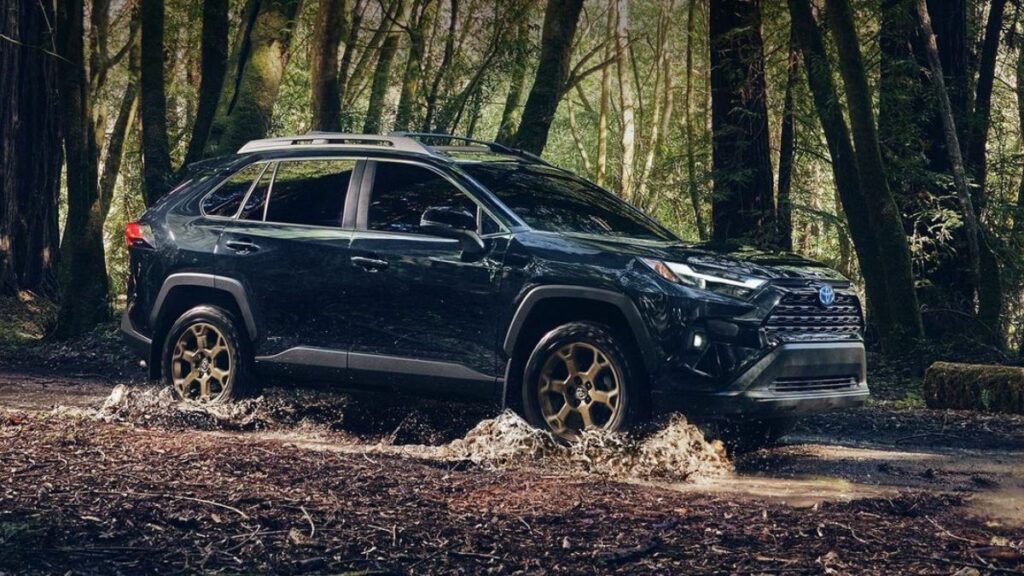 Toyota RAV4 lança linha 2025 com mudanças tecnológicas e novo preço!
